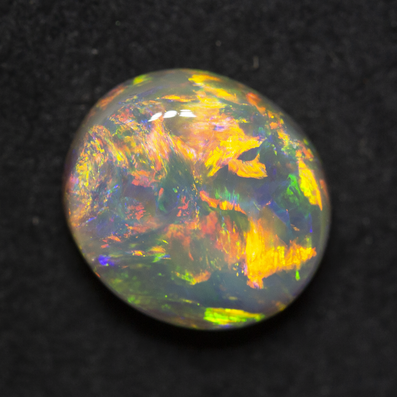 2.87 ct crystal opal 10.1x8.9x4.7mm
