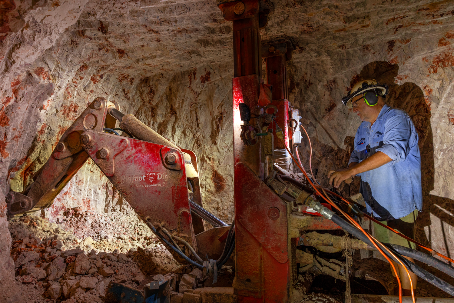 Mining in Lightning Ridge