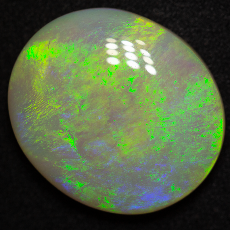 10.35 ct white opal 19.2x16.7x4.9mm